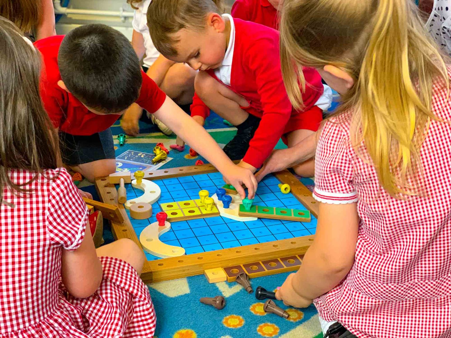 Pegs to Construction Complete Set - Learn Play Nexus